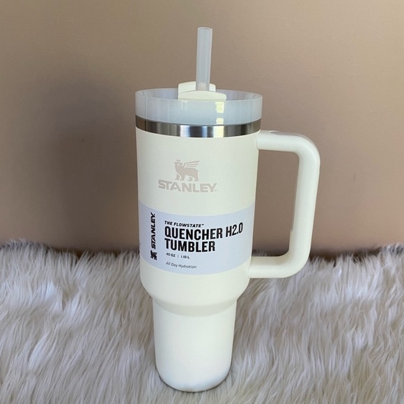 Stanley Quencher H20 Flowstate Tumbler 40oz Cream